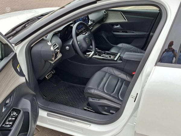 White Citroen C5 2023 in Vilnius, with an engine capacity of 1.60 L and mileage of 66 thousand km for 27500 €, photo 7 on AUTOMOTO.COM.LV