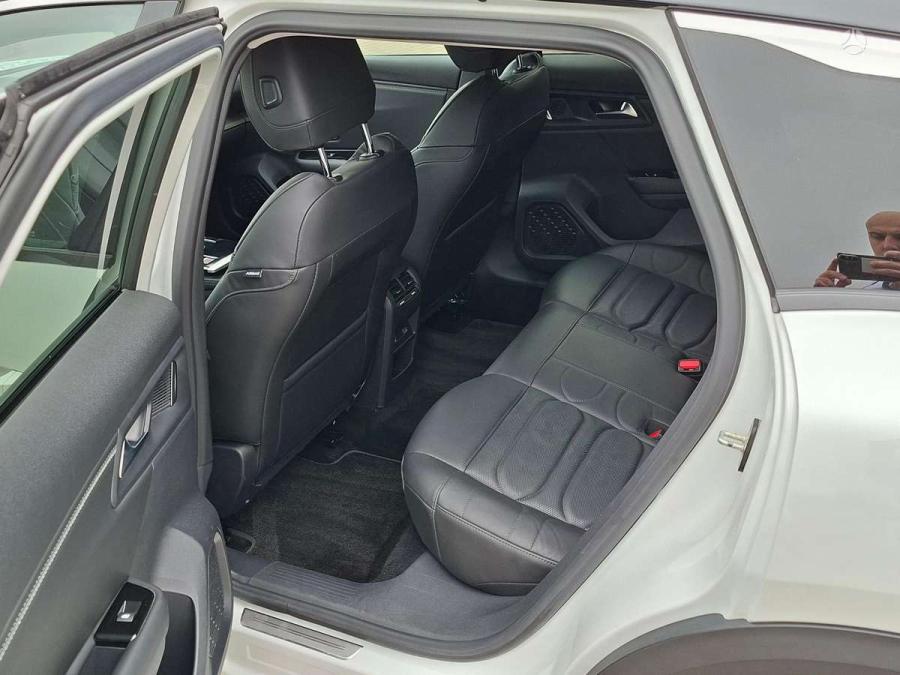 Balts Citroen C5 2023 Viļņa, ar dzinēja tilpumu 1.60 L un nobraukumu 66 tūkst. km par 27500 €, foto 9 vietnē AUTOMOTO.COM.LV