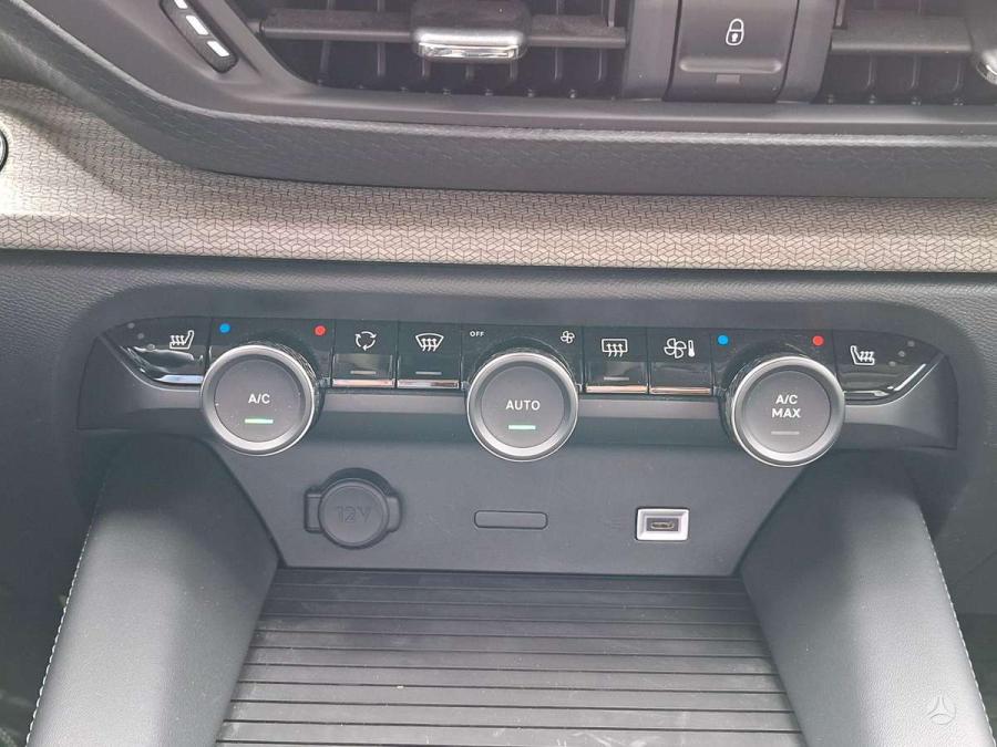 Balts Citroen C5 2023 Viļņa, ar dzinēja tilpumu 1.60 L un nobraukumu 66 tūkst. km par 27500 €, foto 14 vietnē AUTOMOTO.COM.LV