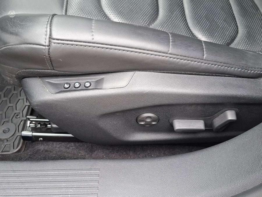 Balts Citroen C5 2023 Viļņa, ar dzinēja tilpumu 1.60 L un nobraukumu 66 tūkst. km par 27500 €, foto 16 vietnē AUTOMOTO.COM.LV