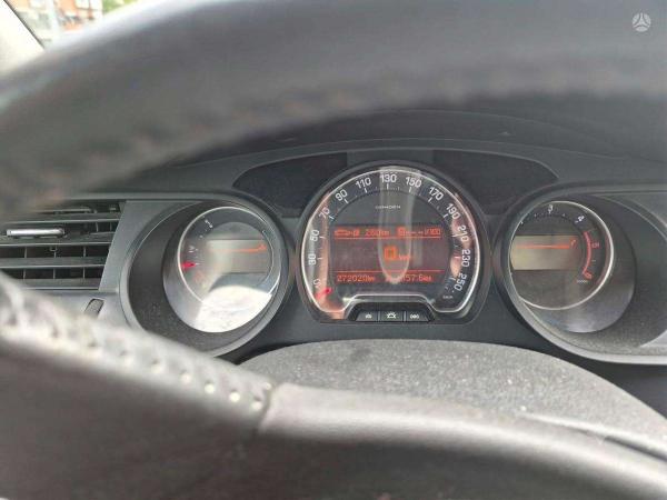 White Citroen C5 2008 in Alytus, with an engine capacity of 1.56 L and mileage of 272 thousand km for 1100 €, photo 5 on AUTOMOTO.COM.LV