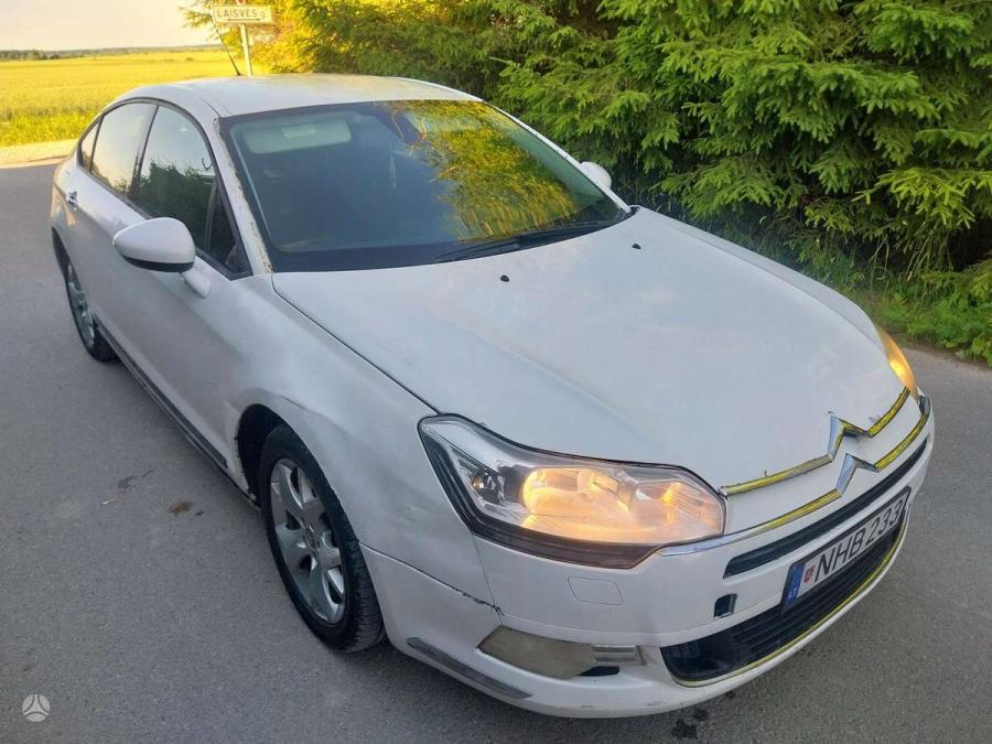 Balts Citroen C5 2009 Šauļi, ar dzinēja tilpumu 1.60 L un nobraukumu 391 tūkst. km par 950 €, foto 4 vietnē AUTOMOTO.COM.LV