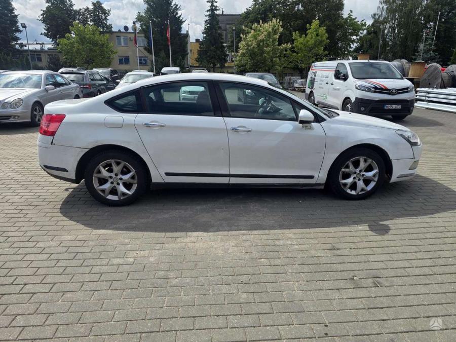 Balts Citroen C5 2009 Viļņa, ar dzinēja tilpumu 1.56 L un nobraukumu 420 tūkst. km par 900 €, foto 4 vietnē AUTOMOTO.COM.LV