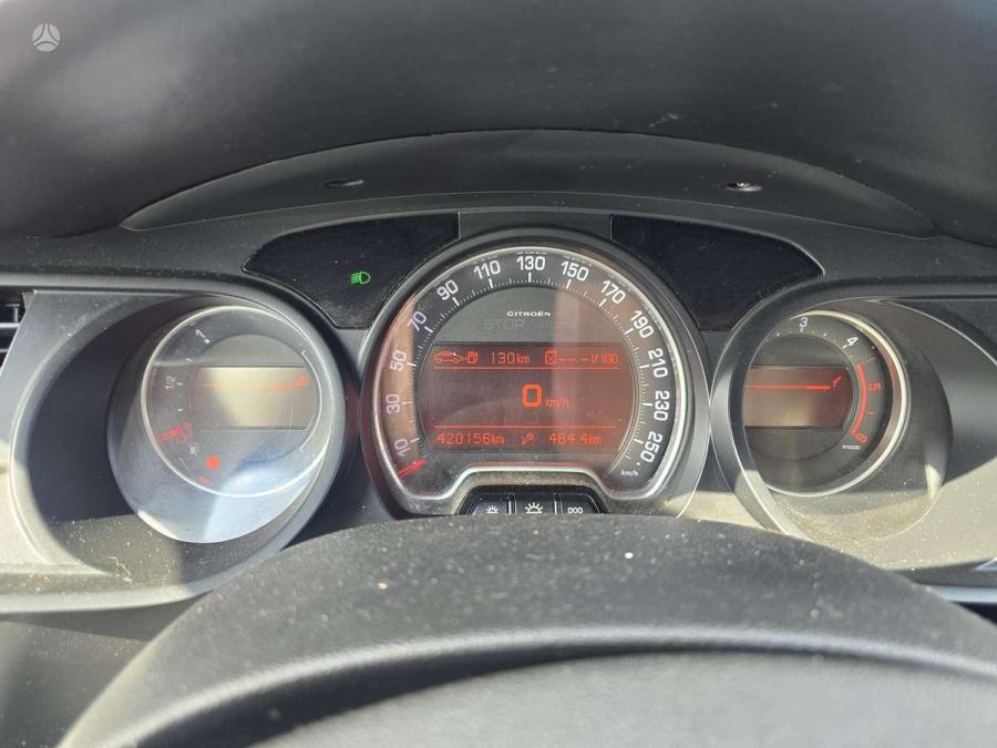 Balts Citroen C5 2009 Viļņa, ar dzinēja tilpumu 1.56 L un nobraukumu 420 tūkst. km par 900 €, foto 11 vietnē AUTOMOTO.COM.LV