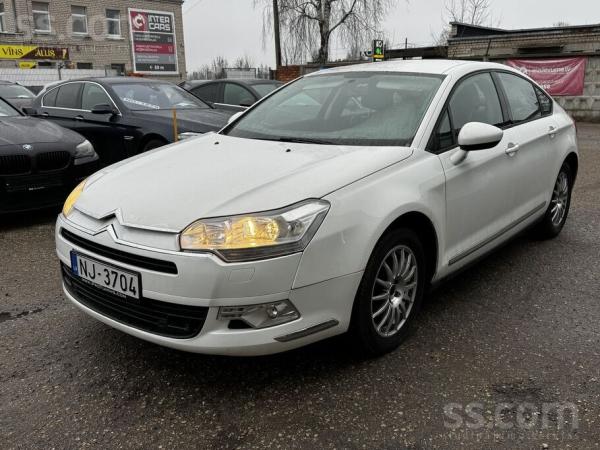 White Citroen C5 2010 in Daugavpils, with an engine capacity of 1.60 L and mileage of 0 thousand km for 1790 €, photo 3 on AUTOMOTO.COM.LV