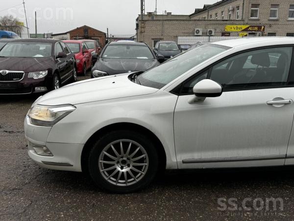 White Citroen C5 2010 in Daugavpils, with an engine capacity of 1.60 L and mileage of 0 thousand km for 1790 €, photo 8 on AUTOMOTO.COM.LV