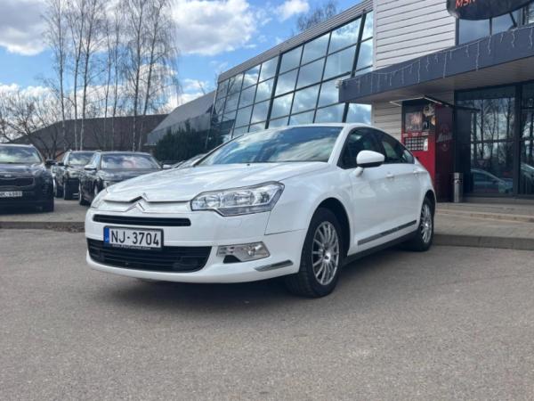 White Citroen C5 2010 in Riga, with an engine capacity of 1.60 L and mileage of 396 thousand km for 2950 €, photo 1 on AUTOMOTO.COM.LV