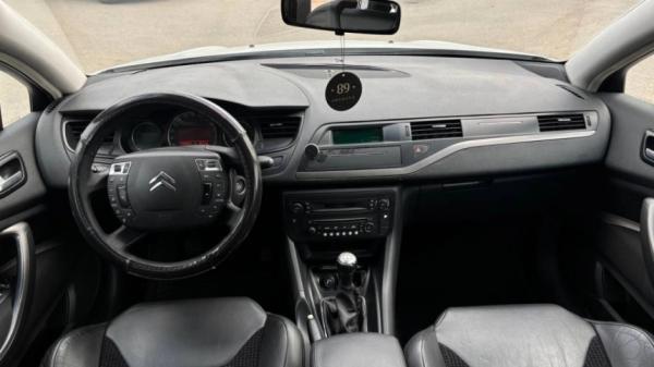 White Citroen C5 2010 in Riga, with an engine capacity of 1.60 L and mileage of 396 thousand km for 2950 €, photo 7 on AUTOMOTO.COM.LV