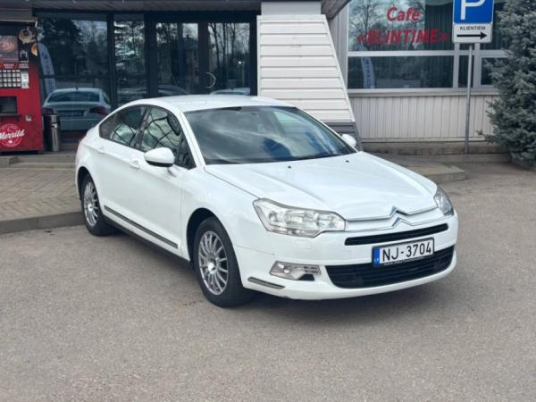 White Citroen C5 2010 in Riga, with an engine capacity of 1.60 L and mileage of 396 thousand km for 2950 €, photo 8 on AUTOMOTO.COM.LV