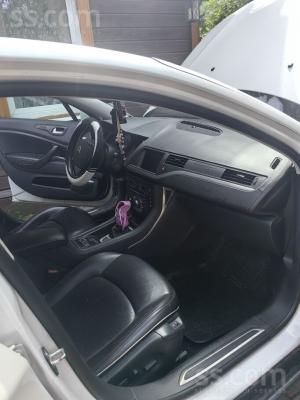 Balts Citroen C5 2010 Jūrmala, ar dzinēja tilpumu 3.00 L un nobraukumu 221 tūkst. km par 3000 €, foto 9 vietnē AUTOMOTO.COM.LV