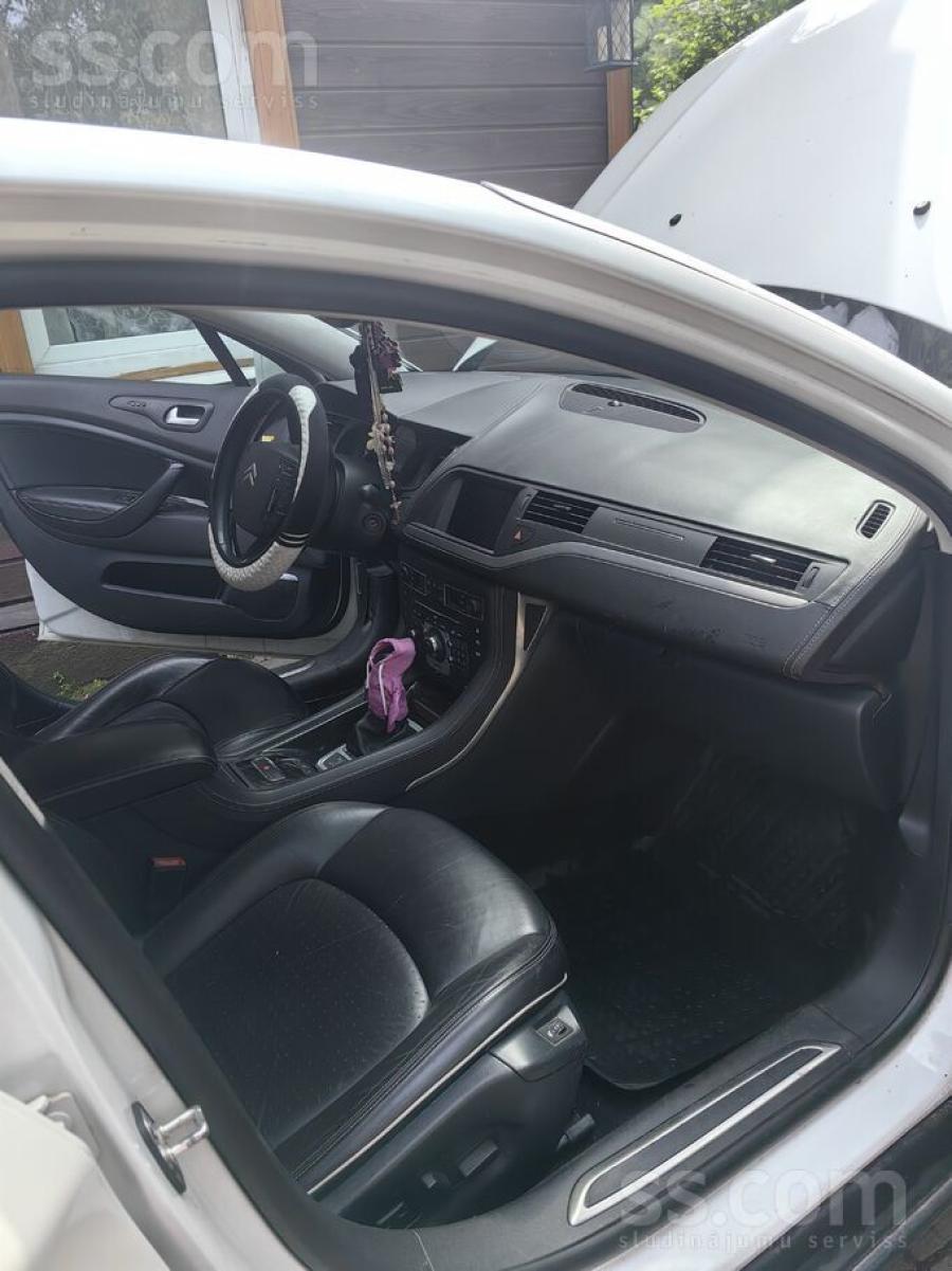 Balts Citroen C5 2010 Jūrmala, ar dzinēja tilpumu 3.00 L un nobraukumu 221 tūkst. km par 3000 €, foto 9 vietnē AUTOMOTO.COM.LV
