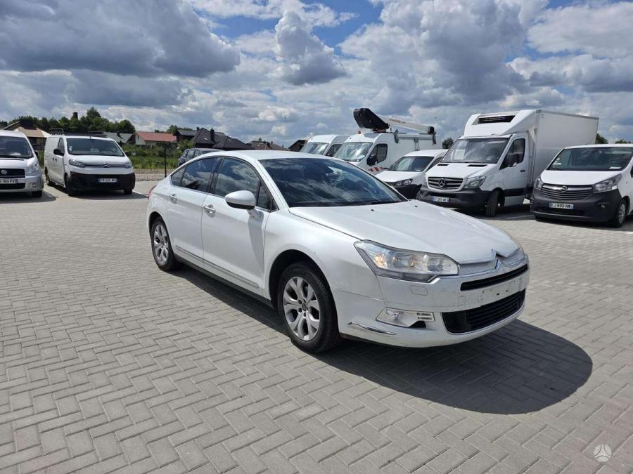 Balts Citroen C5 2010 Tauragė, ar dzinēja tilpumu 2.00 L un nobraukumu 220 tūkst. km par 2900 €, foto 1 vietnē AUTOMOTO.COM.LV