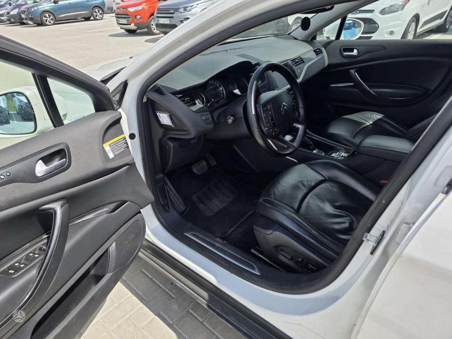 Balts Citroen C5 2010 Tauragė, ar dzinēja tilpumu 2.00 L un nobraukumu 220 tūkst. km par 2900 €, foto 6 vietnē AUTOMOTO.COM.LV