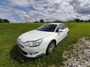 White Citroen C5 2010 in Plunge, with an engine capacity of 1.56 L and mileage of 445 thousand km for 999 €, photo 5 on AUTOMOTO.COM.LV