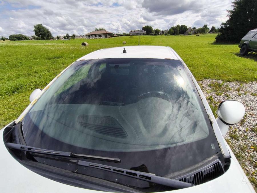 White Citroen C5 2010 in Plunge, with an engine capacity of 1.56 L and mileage of 445 thousand km for 999 €, photo 6 on AUTOMOTO.COM.LV