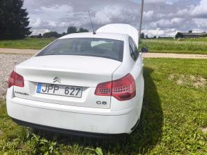 White Citroen C5 2010 in Plunge, with an engine capacity of 1.56 L and mileage of 445 thousand km for 999 €, photo 9 on AUTOMOTO.COM.LV