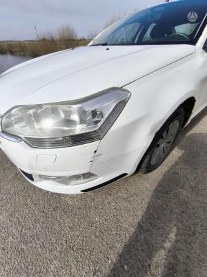 White Citroen C5 2010 in Plunge, with an engine capacity of 1.56 L and mileage of 445 thousand km for 999 €, photo 10 on AUTOMOTO.COM.LV