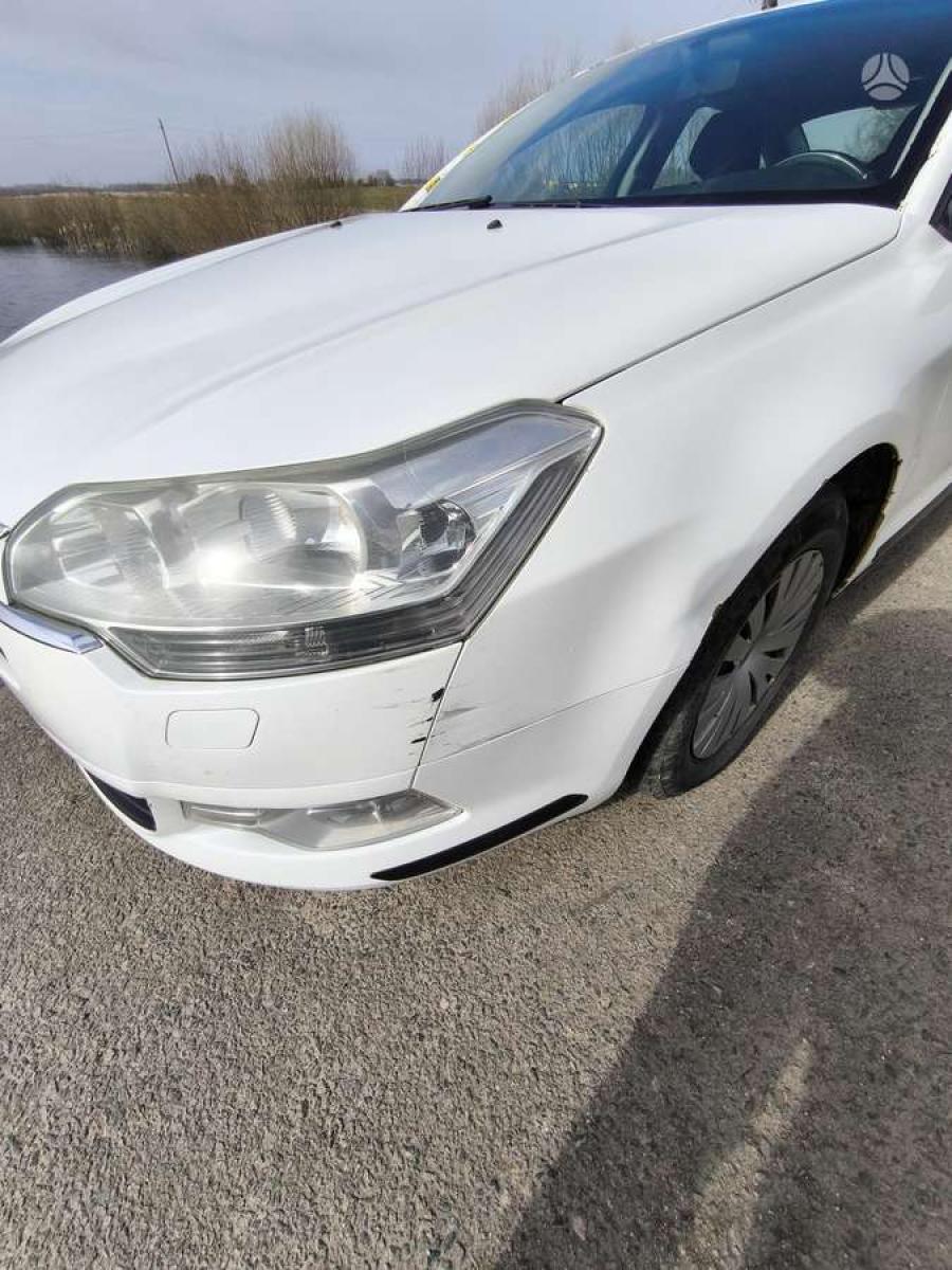 White Citroen C5 2010 in Plunge, with an engine capacity of 1.56 L and mileage of 445 thousand km for 999 €, photo 10 on AUTOMOTO.COM.LV