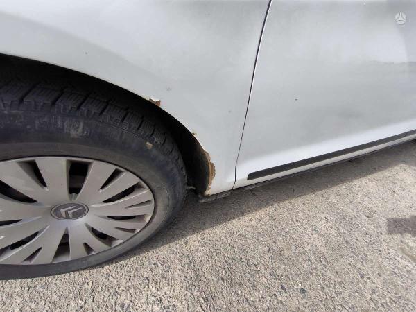 White Citroen C5 2010 in Plunge, with an engine capacity of 1.56 L and mileage of 445 thousand km for 999 €, photo 10 on AUTOMOTO.COM.LV