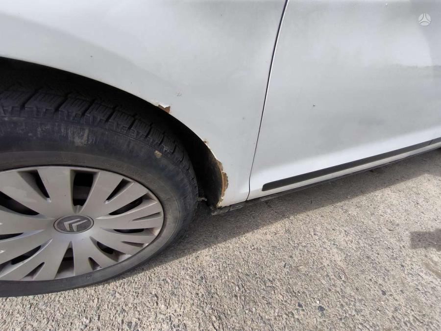 White Citroen C5 2010 in Plunge, with an engine capacity of 1.56 L and mileage of 445 thousand km for 999 €, photo 11 on AUTOMOTO.COM.LV