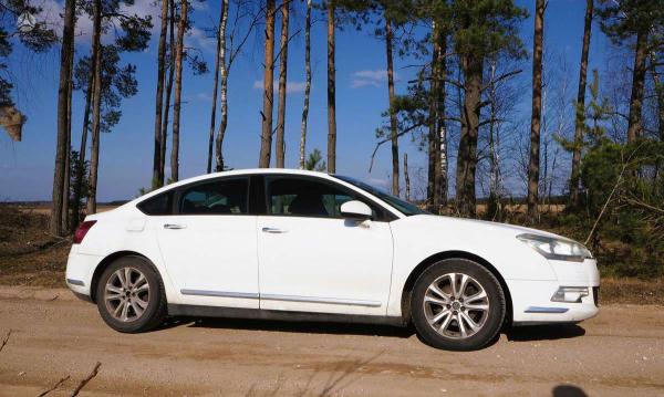 Balts Citroen C5 2010 Viļņa, ar dzinēja tilpumu 2.00 L un nobraukumu 308 tūkst. km par 2400 €, foto 9 vietnē AUTOMOTO.COM.LV