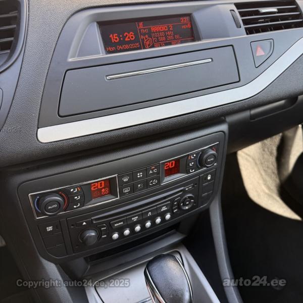 White Citroen C5 2011 in Tartu, with an engine capacity of 1.60 L and mileage of 179 thousand km for 3499 €, photo 11 on AUTOMOTO.COM.LV