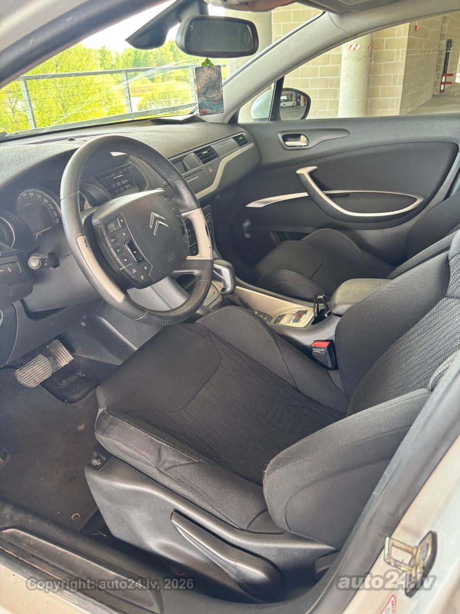White Citroen C5 2011 in Tartu, with an engine capacity of 1.60 L and mileage of 184 thousand km for 2500 €, photo 7 on AUTOMOTO.COM.LV