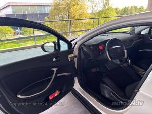 White Citroen C5 2011 in Tartu, with an engine capacity of 1.60 L and mileage of 184 thousand km for 2500 €, photo 8 on AUTOMOTO.COM.LV