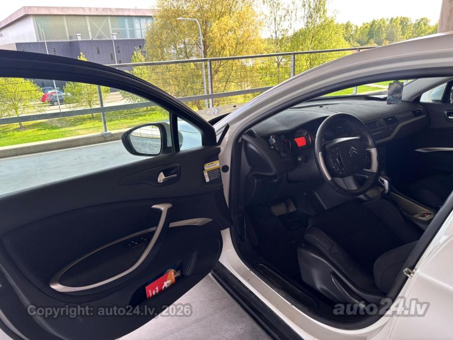White Citroen C5 2011 in Tartu, with an engine capacity of 1.60 L and mileage of 184 thousand km for 2500 €, photo 8 on AUTOMOTO.COM.LV