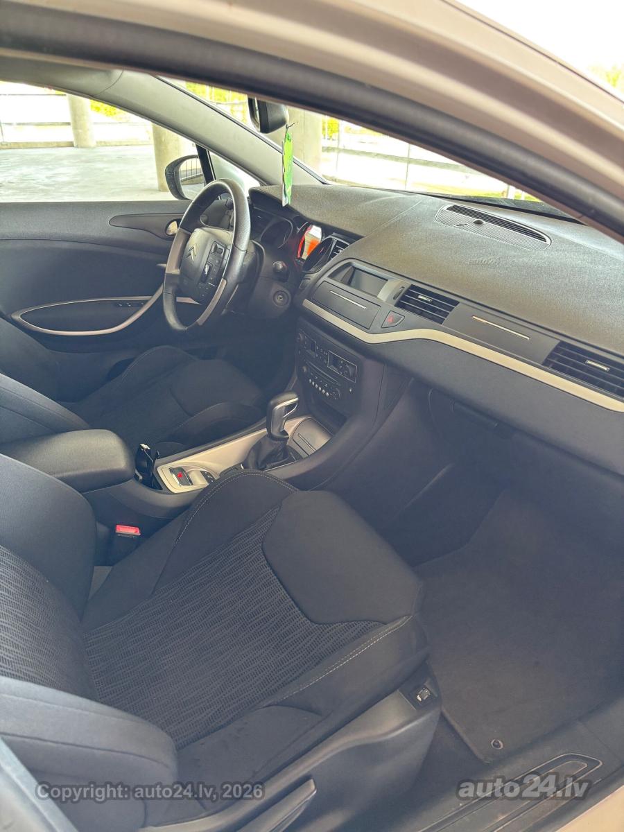 White Citroen C5 2011 in Tartu, with an engine capacity of 1.60 L and mileage of 184 thousand km for 2500 €, photo 9 on AUTOMOTO.COM.LV