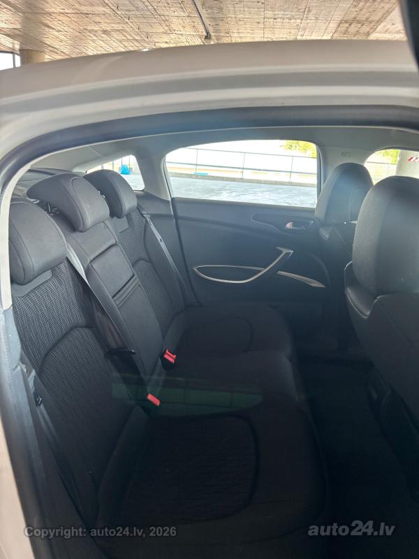 White Citroen C5 2011 in Tartu, with an engine capacity of 1.60 L and mileage of 184 thousand km for 2500 €, photo 9 on AUTOMOTO.COM.LV