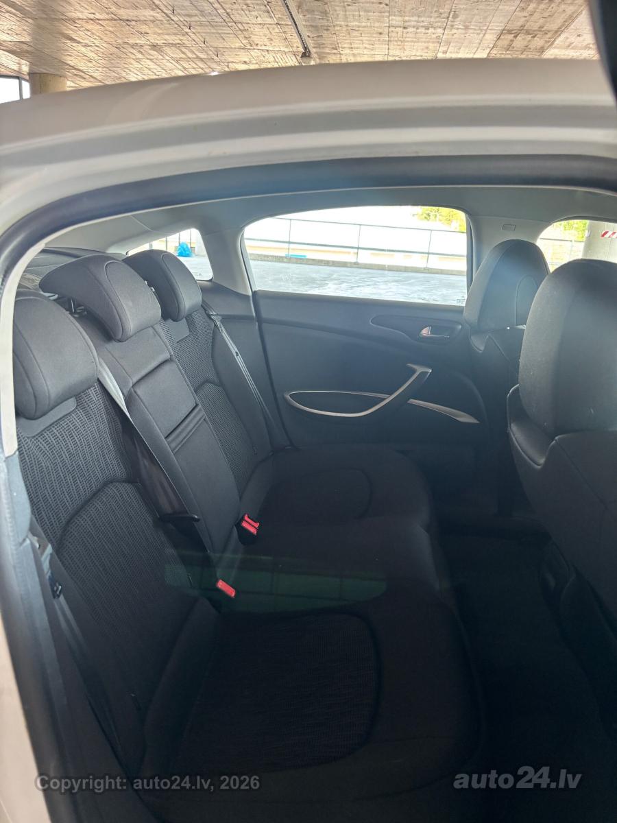 White Citroen C5 2011 in Tartu, with an engine capacity of 1.60 L and mileage of 184 thousand km for 2500 €, photo 10 on AUTOMOTO.COM.LV