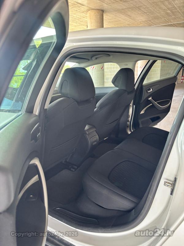 White Citroen C5 2011 in Tartu, with an engine capacity of 1.60 L and mileage of 184 thousand km for 2500 €, photo 10 on AUTOMOTO.COM.LV