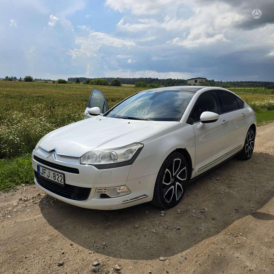 White Citroen C5 2011 in Siauliai, with an engine capacity of 2.20 L and mileage of 346 thousand km for 2950 €, photo 1 on AUTOMOTO.COM.LV
