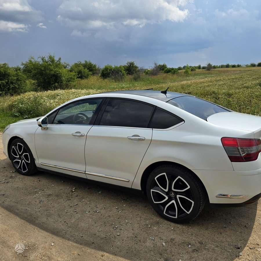 White Citroen C5 2011 in Siauliai, with an engine capacity of 2.20 L and mileage of 346 thousand km for 2950 €, photo 4 on AUTOMOTO.COM.LV