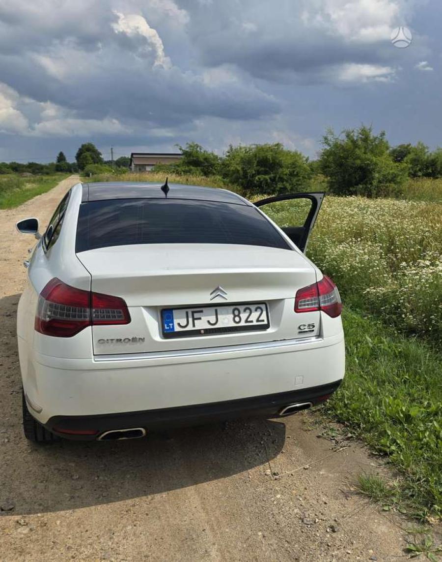 White Citroen C5 2011 in Siauliai, with an engine capacity of 2.20 L and mileage of 346 thousand km for 2950 €, photo 5 on AUTOMOTO.COM.LV