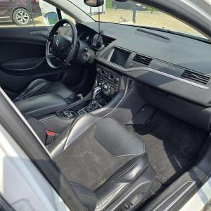 White Citroen C5 2011 in Siauliai, with an engine capacity of 2.20 L and mileage of 346 thousand km for 2950 €, photo 6 on AUTOMOTO.COM.LV