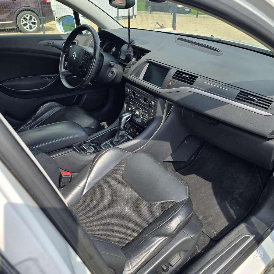 White Citroen C5 2011 in Siauliai, with an engine capacity of 2.20 L and mileage of 346 thousand km for 2950 €, photo 6 on AUTOMOTO.COM.LV