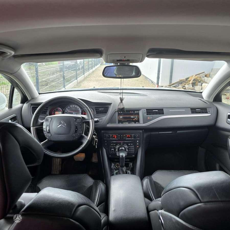 White Citroen C5 2011 in Siauliai, with an engine capacity of 2.20 L and mileage of 346 thousand km for 2950 €, photo 14 on AUTOMOTO.COM.LV