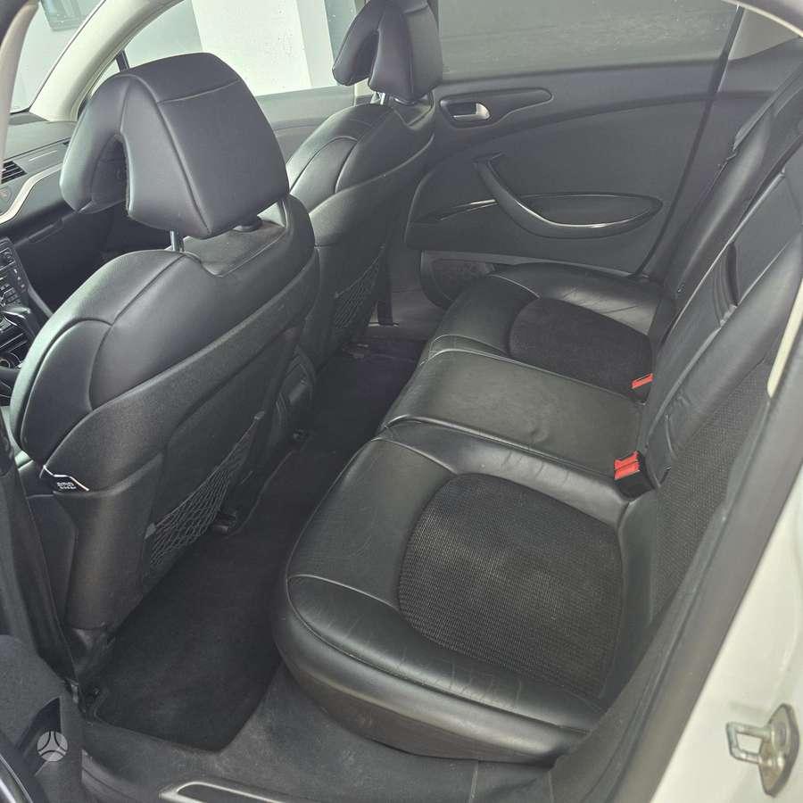 White Citroen C5 2011 in Siauliai, with an engine capacity of 2.20 L and mileage of 346 thousand km for 2950 €, photo 17 on AUTOMOTO.COM.LV