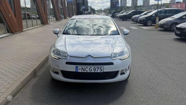 Balts Citroen C5 2011 Viļņa, ar dzinēja tilpumu 1.60 L un nobraukumu 224 tūkst. km par 1900 €, foto 9 vietnē AUTOMOTO.COM.LV