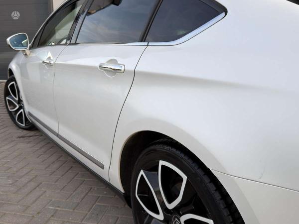 White Citroen C5 2011 in Vilnius, with an engine capacity of 2.20 L and mileage of 347 thousand km for 2750 €, photo 6 on AUTOMOTO.COM.LV