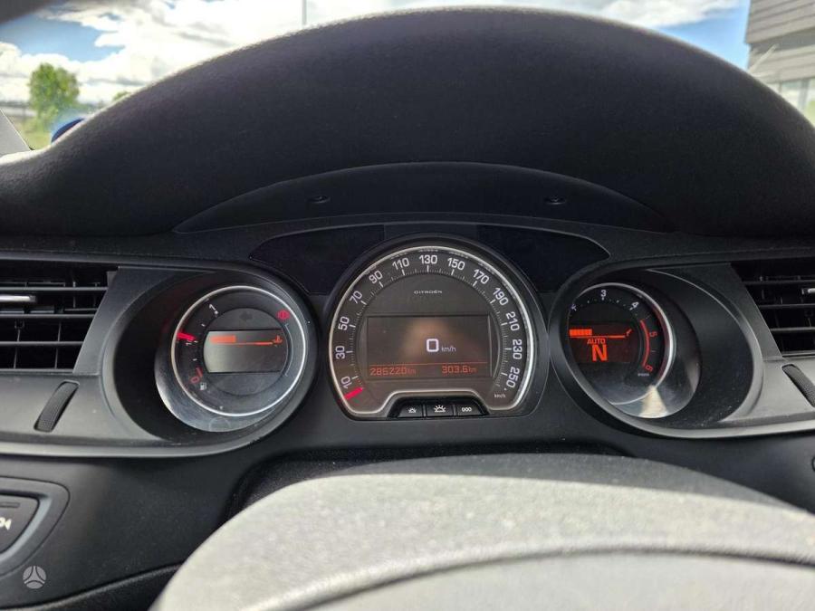 Balts Citroen C5 2011 Kauņa, ar dzinēja tilpumu 1.56 L un nobraukumu 286 tūkst. km par 2999 €, foto 8 vietnē AUTOMOTO.COM.LV