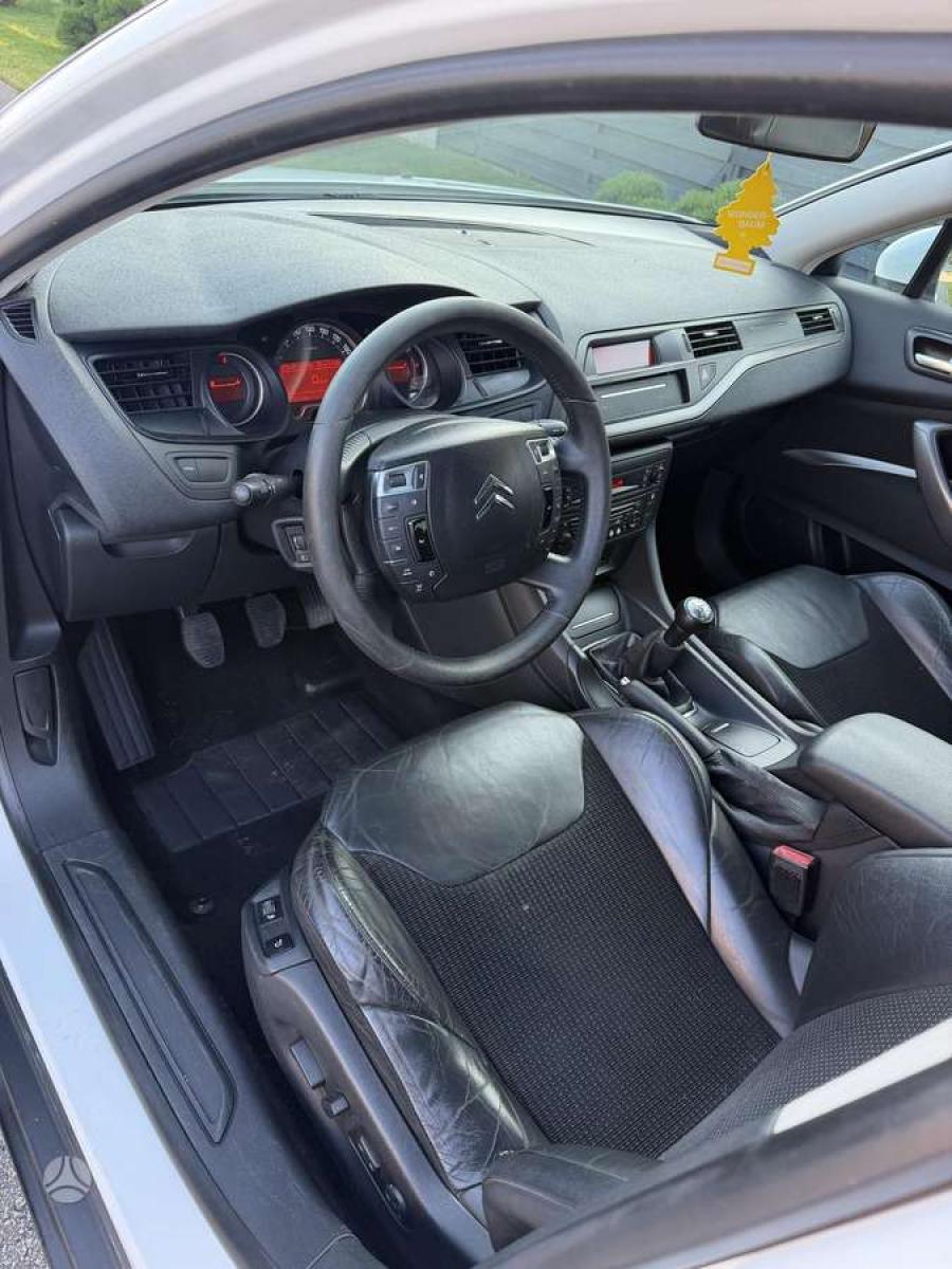Balts Citroen C5 2011 Klaipėda, ar dzinēja tilpumu 1.56 L un nobraukumu 300 tūkst. km par 2050 €, foto 11 vietnē AUTOMOTO.COM.LV