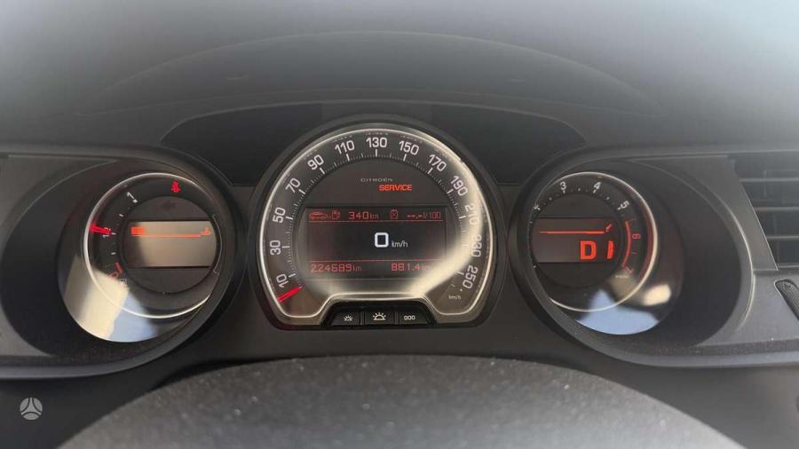 Balts Citroen C5 2011 Viļņa, ar dzinēja tilpumu 1.60 L un nobraukumu 224 tūkst. km par 1750 €, foto 22 vietnē AUTOMOTO.COM.LV