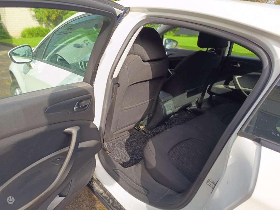Balts Citroen C5 2011 Skuodas, ar dzinēja tilpumu 1.56 L un nobraukumu 430 tūkst. km par 2500 €, foto 12 vietnē AUTOMOTO.COM.LV