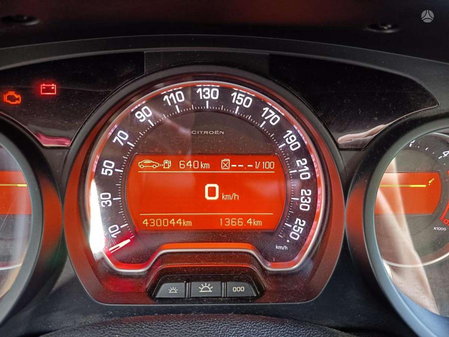 Balts Citroen C5 2011 Skuodas, ar dzinēja tilpumu 1.56 L un nobraukumu 430 tūkst. km par 2500 €, foto 16 vietnē AUTOMOTO.COM.LV