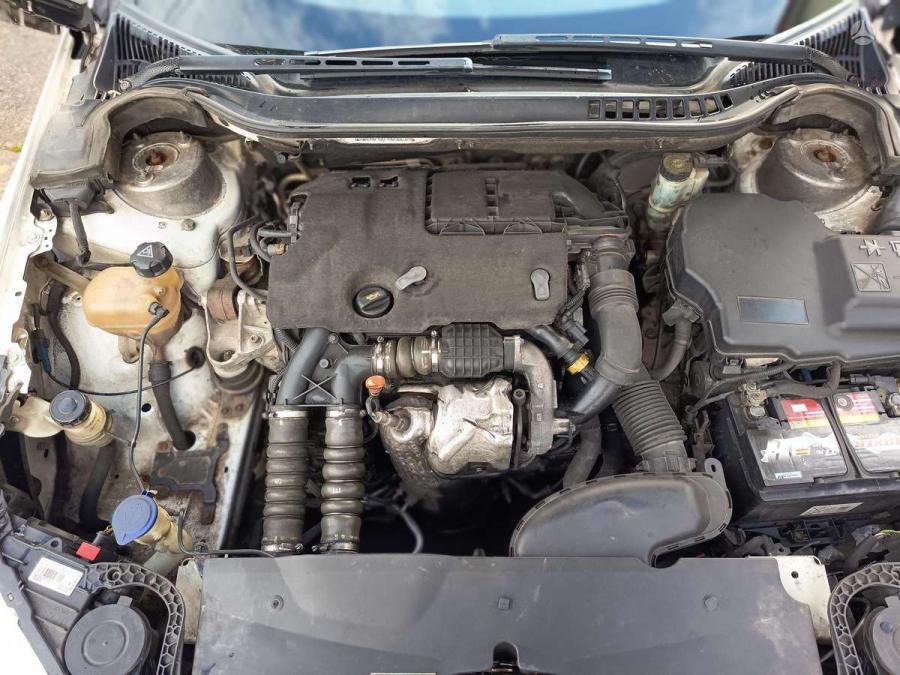 Balts Citroen C5 2011 Skuodas, ar dzinēja tilpumu 1.56 L un nobraukumu 430 tūkst. km par 2500 €, foto 19 vietnē AUTOMOTO.COM.LV