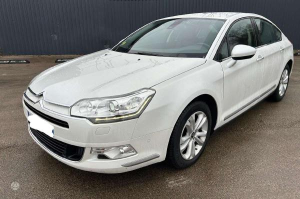Balts Citroen C5 2012 Tauragė, ar dzinēja tilpumu 2.00 L un nobraukumu 264 tūkst. km par 3950 €, foto 4 vietnē AUTOMOTO.COM.LV