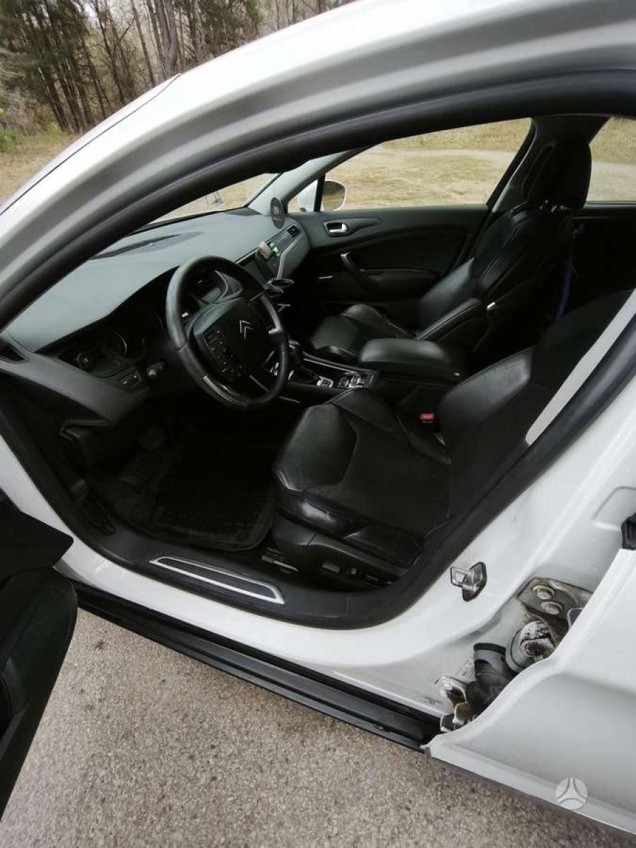 Balts Citroen C5 2012 Kauņa, ar dzinēja tilpumu 2.00 L un nobraukumu 380 tūkst. km par 3300 €, foto 18 vietnē AUTOMOTO.COM.LV